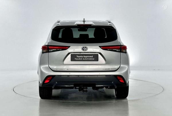 Grey Toyota Highlander 2021 in Vilnius, with an engine capacity of 2.49 L and mileage of 156 thousand km for 38900 €, photo 5 on AUTOMOTO.COM.LV