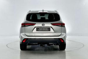 Grey Toyota Highlander 2021 in Vilnius, with an engine capacity of 2.49 L and mileage of 156 thousand km for 38900 €, photo 5 on AUTOMOTO.COM.LV