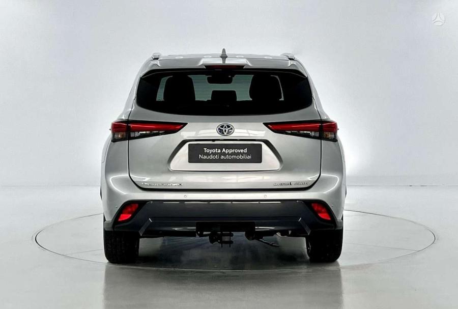 Grey Toyota Highlander 2021 in Vilnius, with an engine capacity of 2.49 L and mileage of 156 thousand km for 38900 €, photo 5 on AUTOMOTO.COM.LV