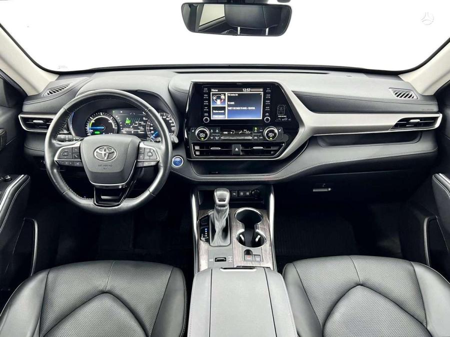 Grey Toyota Highlander 2021 in Vilnius, with an engine capacity of 2.49 L and mileage of 156 thousand km for 38900 €, photo 9 on AUTOMOTO.COM.LV