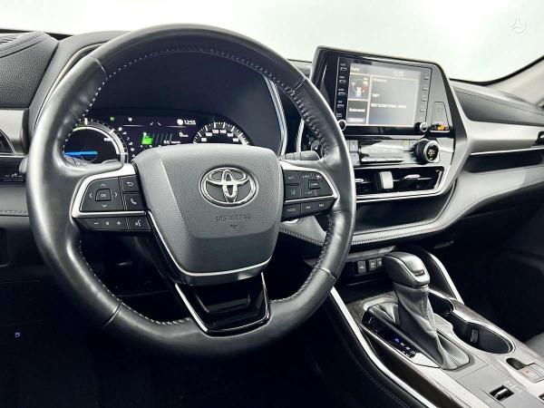 Grey Toyota Highlander 2021 in Vilnius, with an engine capacity of 2.49 L and mileage of 156 thousand km for 38900 €, photo 10 on AUTOMOTO.COM.LV