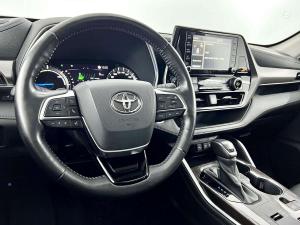 Grey Toyota Highlander 2021 in Vilnius, with an engine capacity of 2.49 L and mileage of 156 thousand km for 38900 €, photo 10 on AUTOMOTO.COM.LV