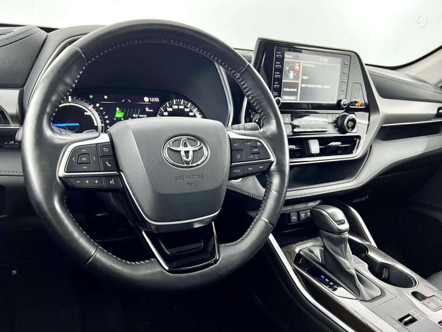 Grey Toyota Highlander 2021 in Vilnius, with an engine capacity of 2.49 L and mileage of 156 thousand km for 38900 €, photo 10 on AUTOMOTO.COM.LV