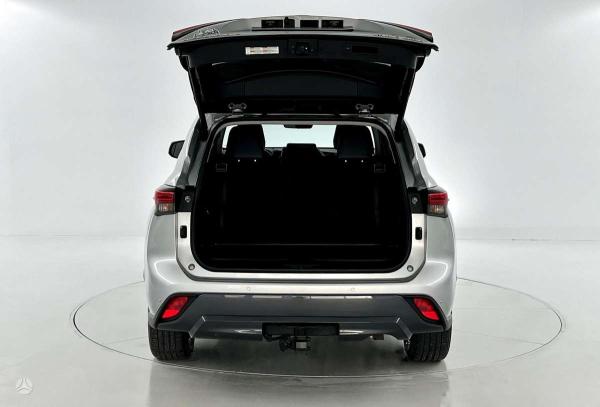 Grey Toyota Highlander 2021 in Vilnius, with an engine capacity of 2.49 L and mileage of 156 thousand km for 38900 €, photo 11 on AUTOMOTO.COM.LV