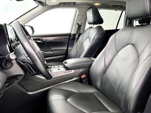 Grey Toyota Highlander 2021 in Vilnius, with an engine capacity of 2.49 L and mileage of 156 thousand km for 38900 €, photo 12 on AUTOMOTO.COM.LV