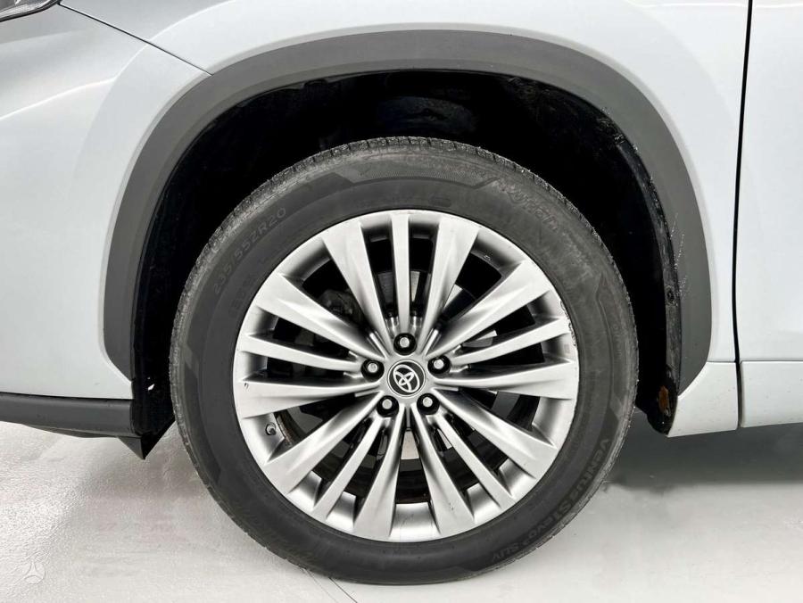 Grey Toyota Highlander 2021 in Vilnius, with an engine capacity of 2.49 L and mileage of 156 thousand km for 38900 €, photo 16 on AUTOMOTO.COM.LV