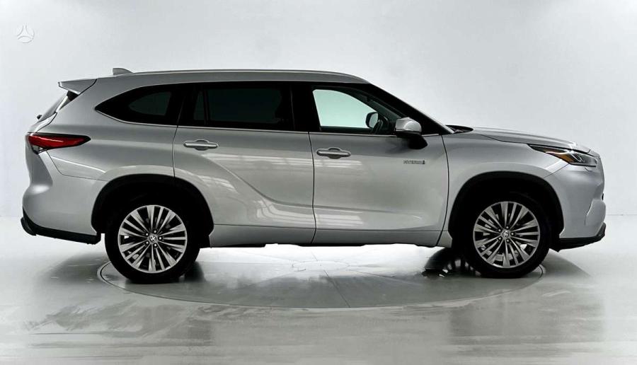 Grey Toyota Highlander 2021 in Vilnius, with an engine capacity of 2.49 L and mileage of 156 thousand km for 38900 €, photo 17 on AUTOMOTO.COM.LV