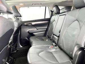 Grey Toyota Highlander 2021 in Vilnius, with an engine capacity of 2.49 L and mileage of 156 thousand km for 38900 €, photo 20 on AUTOMOTO.COM.LV