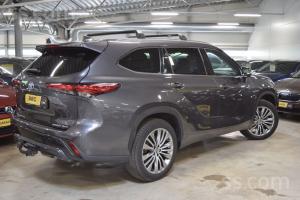 Pelēks Toyota Highlander 2022 Rīga, ar dzinēja tilpumu 2.50 L un nobraukumu 79 tūkst. km par 39900 €, foto 2 vietnē AUTOMOTO.COM.LV