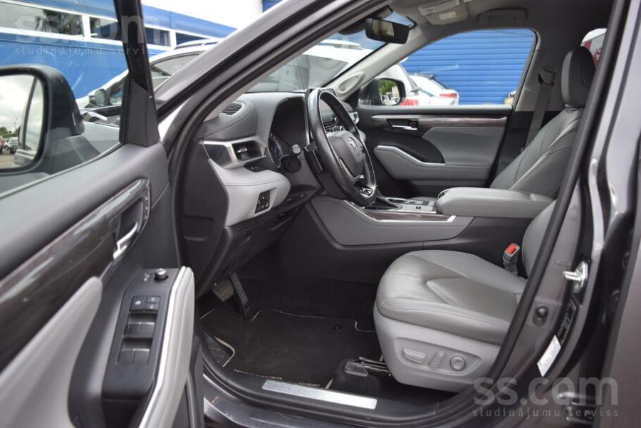 Pelēks Toyota Highlander 2022 Rīga, ar dzinēja tilpumu 2.50 L un nobraukumu 79 tūkst. km par 39900 €, foto 3 vietnē AUTOMOTO.COM.LV