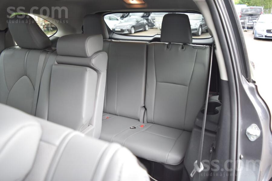 Pelēks Toyota Highlander 2022 Rīga, ar dzinēja tilpumu 2.50 L un nobraukumu 79 tūkst. km par 39900 €, foto 13 vietnē AUTOMOTO.COM.LV