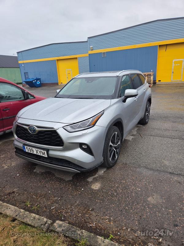 Grey Toyota Highlander 2022 in Tallinn, with an engine capacity of 2.50 L and mileage of 169 thousand km for 38000168 €, photo 1 on AUTOMOTO.COM.LV