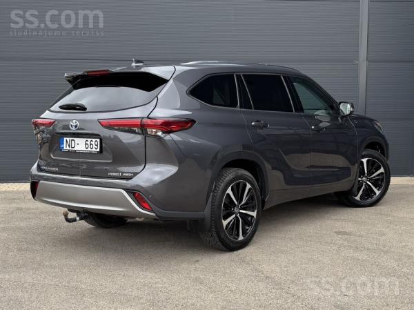 Pelēks Toyota Highlander 2022 Rīga, ar dzinēja tilpumu 2.50 L un nobraukumu 126 tūkst. km par 39850 €, foto 3 vietnē AUTOMOTO.COM.LV