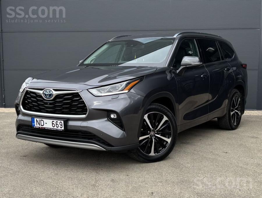 Grey Toyota Highlander 2022 in Riga, with an engine capacity of 2.50 L and mileage of 132 thousand km for 36850 €, photo 3 on AUTOMOTO.COM.LV