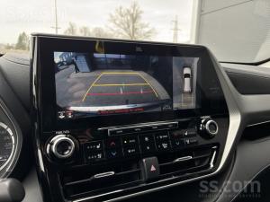 Grey Toyota Highlander 2022 in Riga, with an engine capacity of 2.50 L and mileage of 132 thousand km for 36850 €, photo 6 on AUTOMOTO.COM.LV
