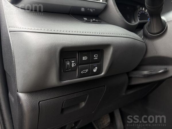 Grey Toyota Highlander 2022 in Riga, with an engine capacity of 2.50 L and mileage of 132 thousand km for 36850 €, photo 7 on AUTOMOTO.COM.LV