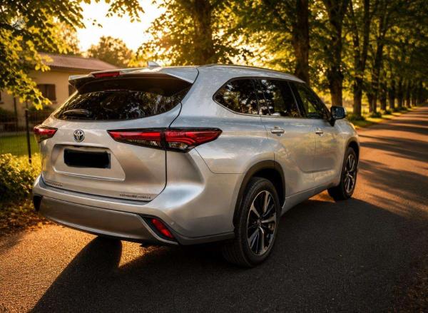Pelēks Toyota Highlander 2022 Viļņa, ar dzinēja tilpumu 2.49 L un nobraukumu 264 tūkst. km par 29500 €, foto 6 vietnē AUTOMOTO.COM.LV