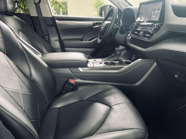 Pelēks Toyota Highlander 2022 Viļņa, ar dzinēja tilpumu 2.49 L un nobraukumu 264 tūkst. km par 29500 €, foto 7 vietnē AUTOMOTO.COM.LV