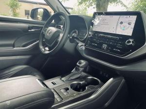 Grey Toyota Highlander 2022 in Vilnius, with an engine capacity of 2.49 L and mileage of 264 thousand km for 29500 €, photo 9 on AUTOMOTO.COM.LV