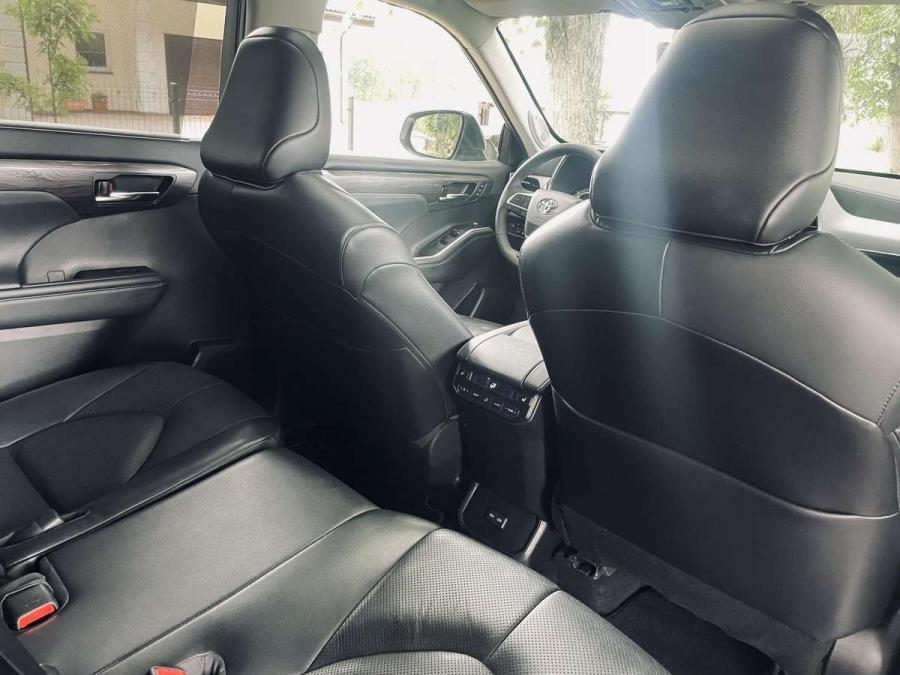 Grey Toyota Highlander 2022 in Vilnius, with an engine capacity of 2.49 L and mileage of 264 thousand km for 29500 €, photo 14 on AUTOMOTO.COM.LV