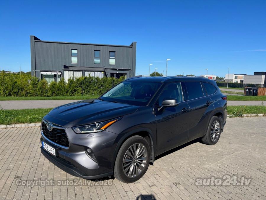 Pelēks Toyota Highlander 2022 Tallina, ar dzinēja tilpumu 2.50 L un nobraukumu 99 tūkst. km par 35900 €, foto 1 vietnē AUTOMOTO.COM.LV