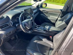 Pelēks Toyota Highlander 2022 Tallina, ar dzinēja tilpumu 2.50 L un nobraukumu 99 tūkst. km par 35900 €, foto 6 vietnē AUTOMOTO.COM.LV