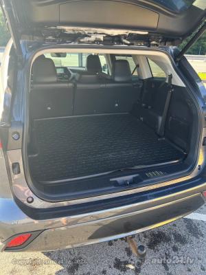 Pelēks Toyota Highlander 2022 Tallina, ar dzinēja tilpumu 2.50 L un nobraukumu 99 tūkst. km par 35900 €, foto 8 vietnē AUTOMOTO.COM.LV
