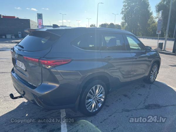 Grey Toyota Highlander 2022 in Tallinn, with an engine capacity of 2.50 L and mileage of 99 thousand km for 35900 €, photo 11 on AUTOMOTO.COM.LV