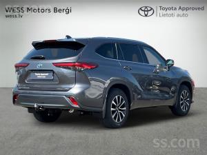 Pelēks Toyota Highlander 2023 Rīga, ar dzinēja tilpumu 2.50 L un nobraukumu 73 tūkst. km par 43990 €, foto 3 vietnē AUTOMOTO.COM.LV
