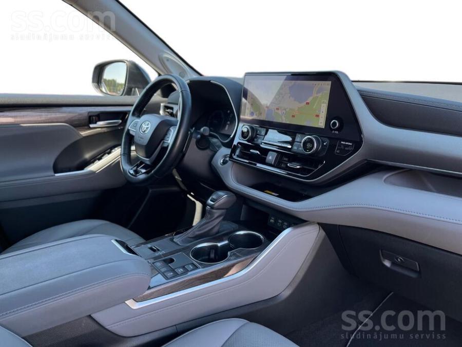 Pelēks Toyota Highlander 2023 Rīga, ar dzinēja tilpumu 2.50 L un nobraukumu 73 tūkst. km par 43990 €, foto 7 vietnē AUTOMOTO.COM.LV