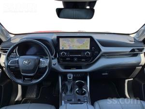 Pelēks Toyota Highlander 2023 Rīga, ar dzinēja tilpumu 2.50 L un nobraukumu 73 tūkst. km par 43990 €, foto 9 vietnē AUTOMOTO.COM.LV