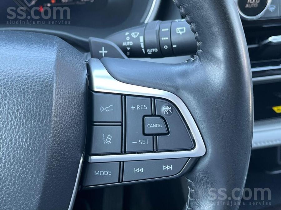 Pelēks Toyota Highlander 2023 Rīga, ar dzinēja tilpumu 2.50 L un nobraukumu 73 tūkst. km par 43990 €, foto 16 vietnē AUTOMOTO.COM.LV