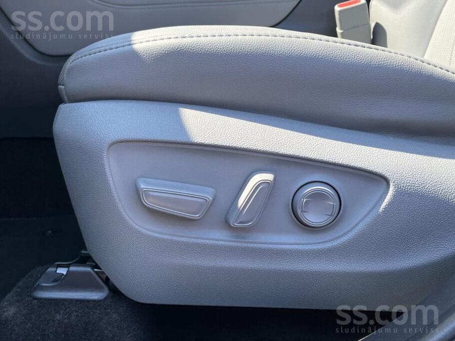 Pelēks Toyota Highlander 2023 Rīga, ar dzinēja tilpumu 2.50 L un nobraukumu 73 tūkst. km par 43990 €, foto 20 vietnē AUTOMOTO.COM.LV