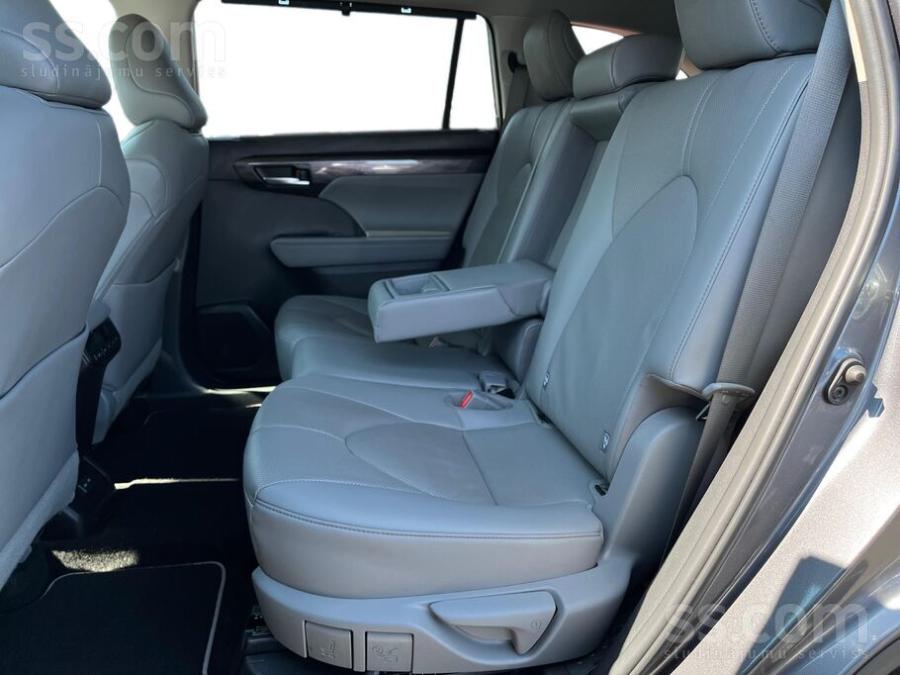Pelēks Toyota Highlander 2023 Rīga, ar dzinēja tilpumu 2.50 L un nobraukumu 73 tūkst. km par 43990 €, foto 22 vietnē AUTOMOTO.COM.LV
