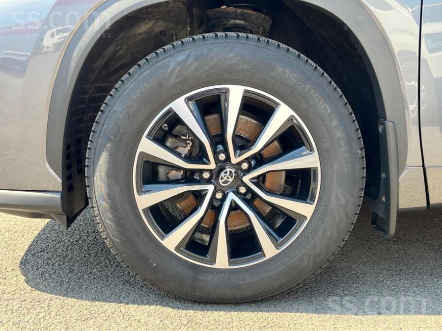 Pelēks Toyota Highlander 2023 Rīga, ar dzinēja tilpumu 2.50 L un nobraukumu 73 tūkst. km par 43990 €, foto 23 vietnē AUTOMOTO.COM.LV