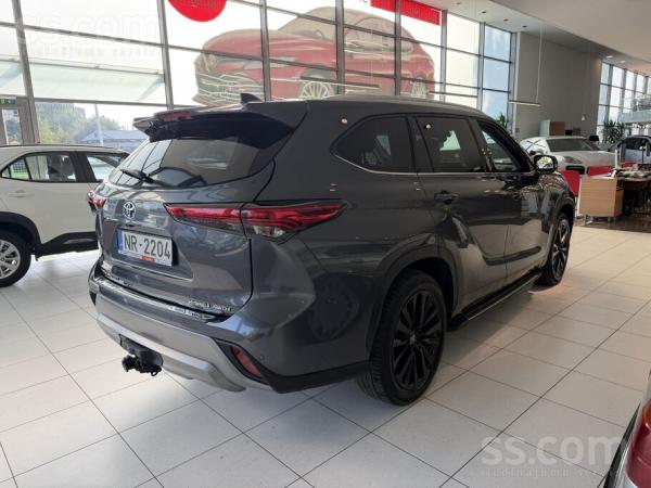 Grey Toyota Highlander 2023 in Riga, with an engine capacity of 2.50 L and mileage of 47 thousand km for 51500 €, photo 7 on AUTOMOTO.COM.LV