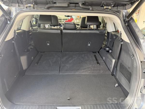 Grey Toyota Highlander 2023 in Riga, with an engine capacity of 2.50 L and mileage of 47 thousand km for 51500 €, photo 11 on AUTOMOTO.COM.LV