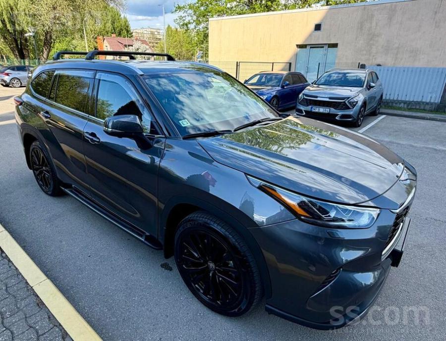 Pelēks Toyota Highlander 2024 Rīga, ar dzinēja tilpumu 2.50 L un nobraukumu 13 tūkst. km par 58000 €, foto 1 vietnē AUTOMOTO.COM.LV