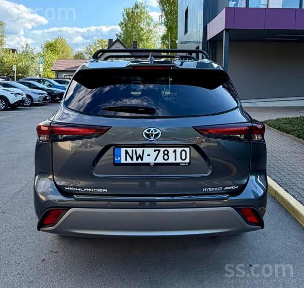 Pelēks Toyota Highlander 2024 Rīga, ar dzinēja tilpumu 2.50 L un nobraukumu 13 tūkst. km par 58000 €, foto 2 vietnē AUTOMOTO.COM.LV