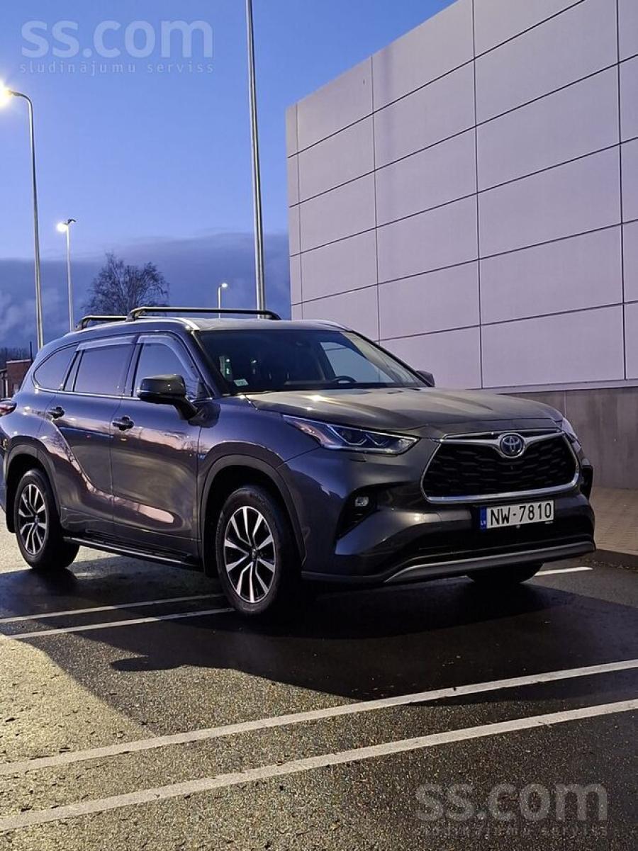 Pelēks Toyota Highlander 2024 Rīga, ar dzinēja tilpumu 2.50 L un nobraukumu 13 tūkst. km par 58000 €, foto 4 vietnē AUTOMOTO.COM.LV