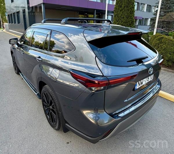 Pelēks Toyota Highlander 2024 Rīga, ar dzinēja tilpumu 2.50 L un nobraukumu 13 tūkst. km par 58000 €, foto 5 vietnē AUTOMOTO.COM.LV