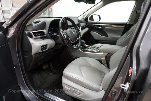Grey Toyota Highlander 2021 in Tartu, with an engine capacity of 2.50 L and mileage of 122 thousand km for 42690 €, photo 11 on AUTOMOTO.COM.LV