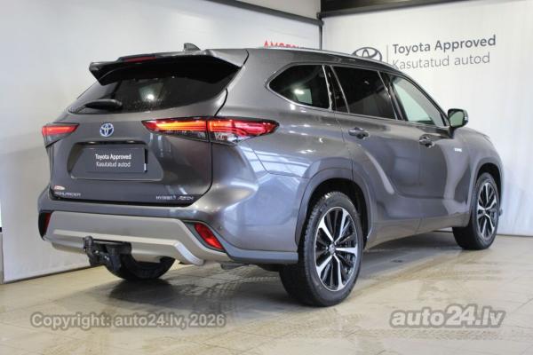 Pelēks Toyota Highlander 2021 Tallina, ar dzinēja tilpumu 2.50 L un nobraukumu 106 tūkst. km par 39990 €, foto 2 vietnē AUTOMOTO.COM.LV