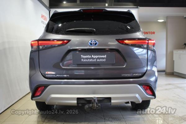 Pelēks Toyota Highlander 2021 Tallina, ar dzinēja tilpumu 2.50 L un nobraukumu 106 tūkst. km par 39990 €, foto 4 vietnē AUTOMOTO.COM.LV