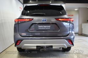 Pelēks Toyota Highlander 2021 Tallina, ar dzinēja tilpumu 2.50 L un nobraukumu 106 tūkst. km par 39990 €, foto 5 vietnē AUTOMOTO.COM.LV