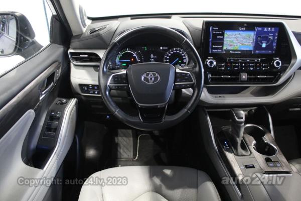 Pelēks Toyota Highlander 2021 Tallina, ar dzinēja tilpumu 2.50 L un nobraukumu 106 tūkst. km par 39990 €, foto 9 vietnē AUTOMOTO.COM.LV