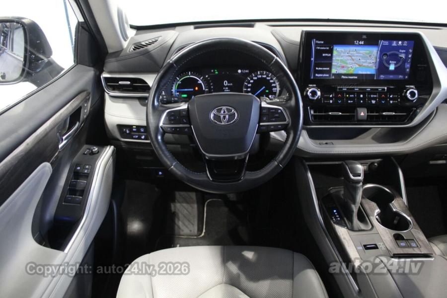 Pelēks Toyota Highlander 2021 Tallina, ar dzinēja tilpumu 2.50 L un nobraukumu 106 tūkst. km par 39990 €, foto 10 vietnē AUTOMOTO.COM.LV