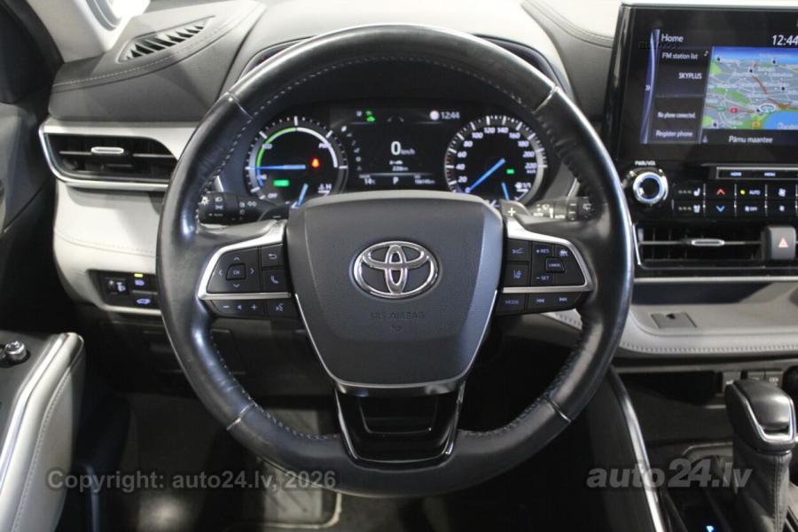 Pelēks Toyota Highlander 2021 Tallina, ar dzinēja tilpumu 2.50 L un nobraukumu 106 tūkst. km par 39990 €, foto 13 vietnē AUTOMOTO.COM.LV