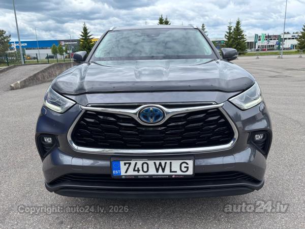 Grey Toyota Highlander 2021 in Paide, with an engine capacity of 2.50 L and mileage of 233 thousand km for 28900 €, photo 2 on AUTOMOTO.COM.LV