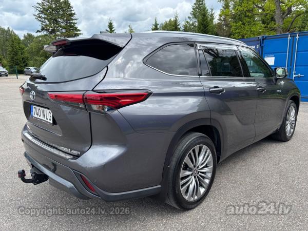 Grey Toyota Highlander 2021 in Paide, with an engine capacity of 2.50 L and mileage of 233 thousand km for 28900 €, photo 5 on AUTOMOTO.COM.LV